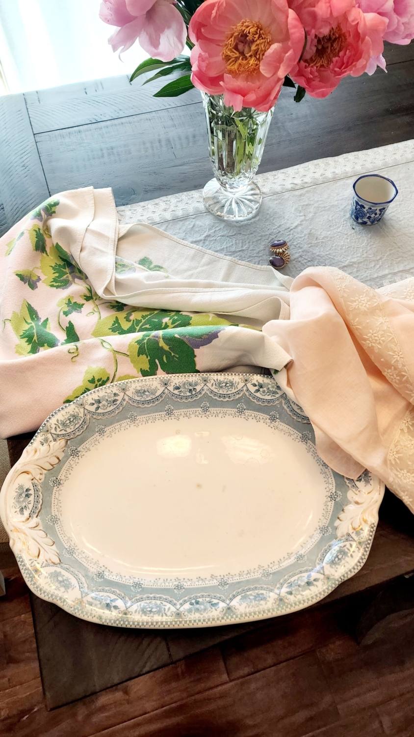 Hanging Plates ~ - A Home for Elegance