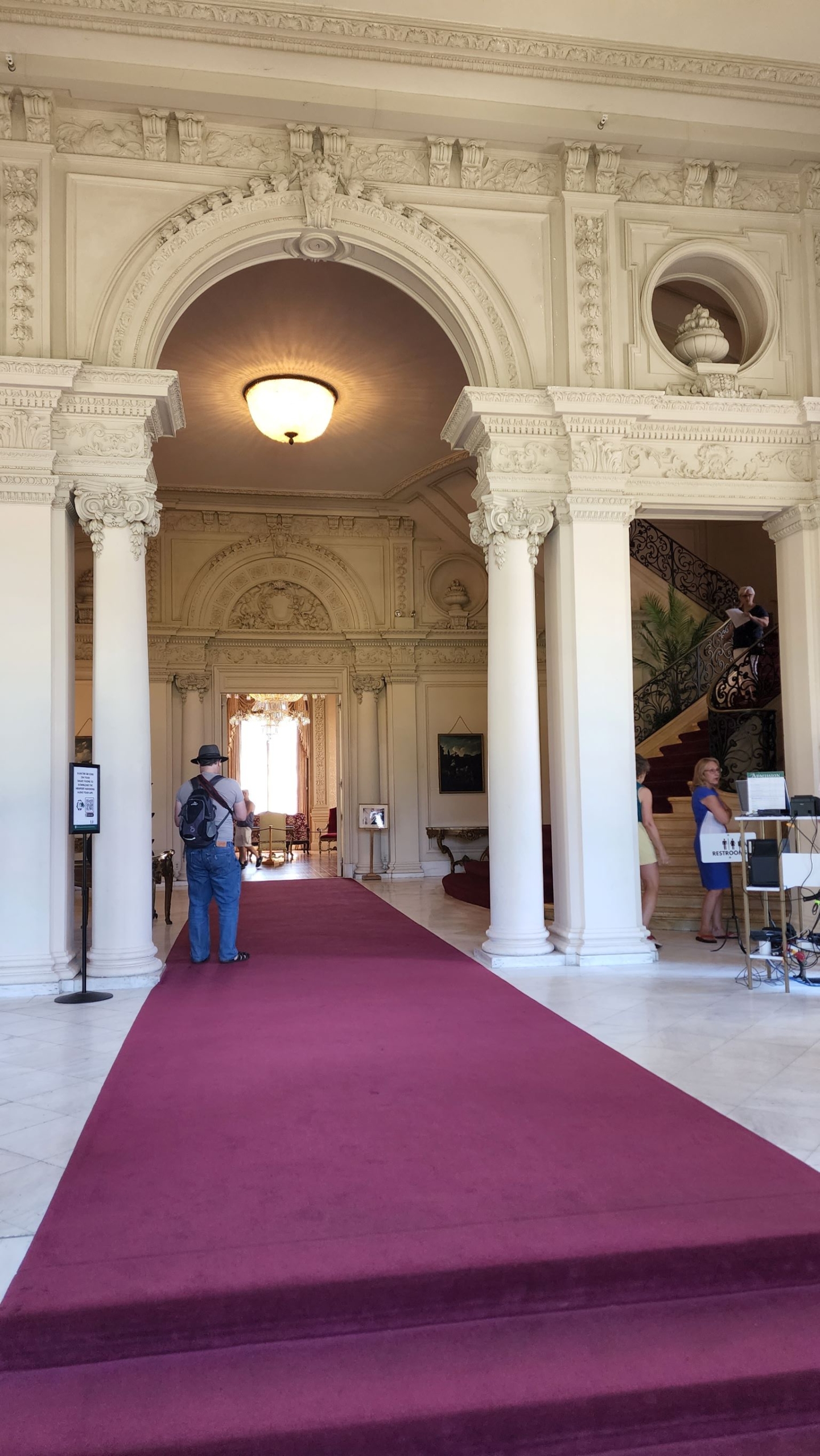 The Rosecliff Mansion - A Home for Elegance